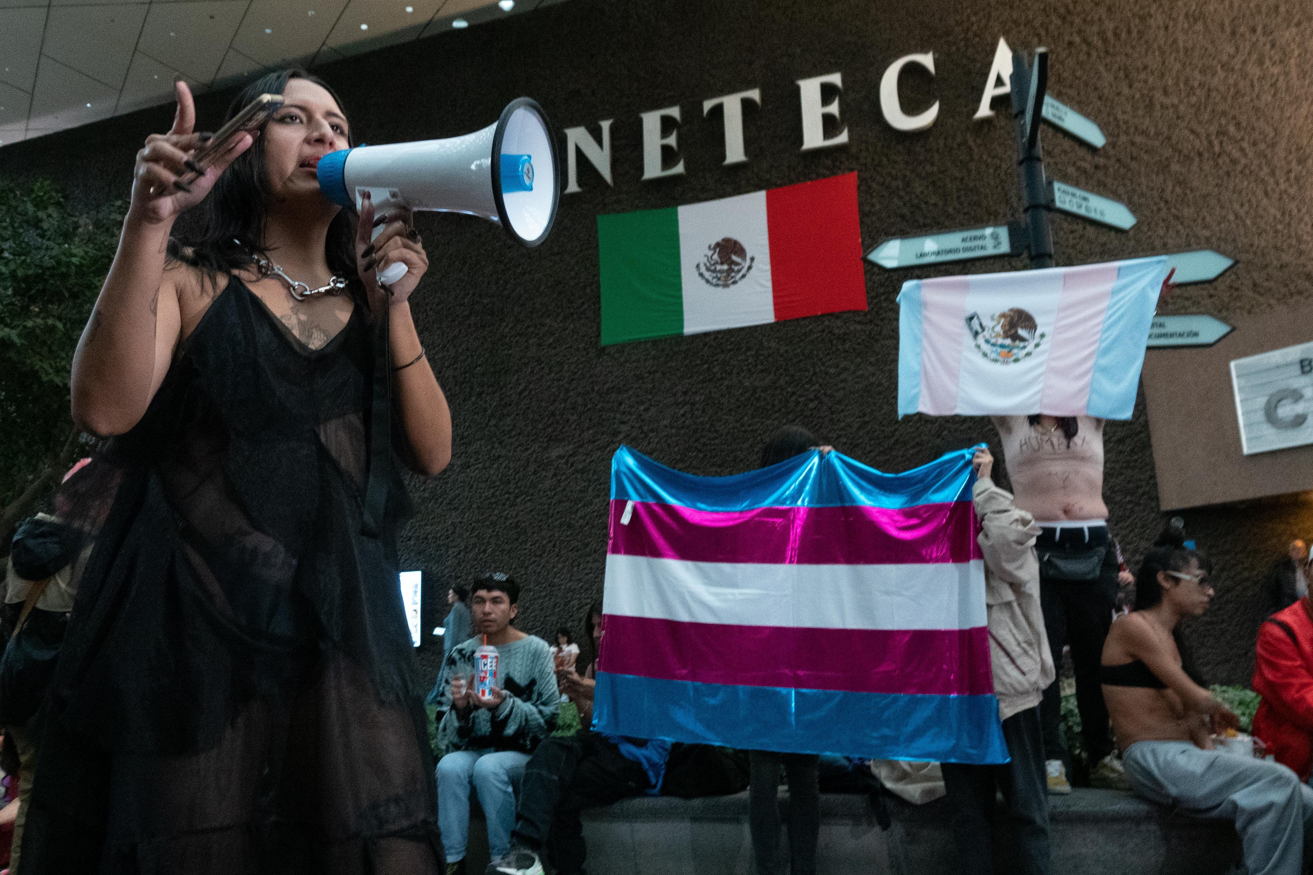 (video) Mujer trans discriminada regresa a la Cineteca Nacional y saquea dulcería | Diario de México